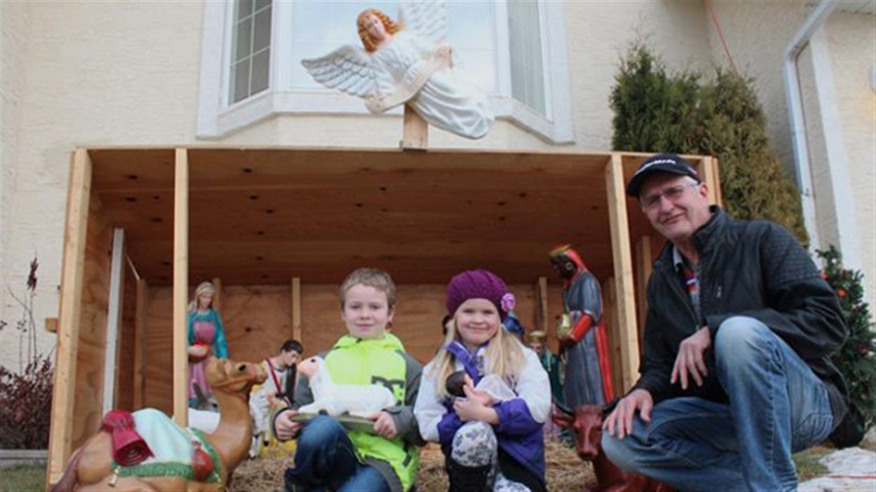 Une crèche de Noël volée et rendue après 3 ans | Radio-Canada