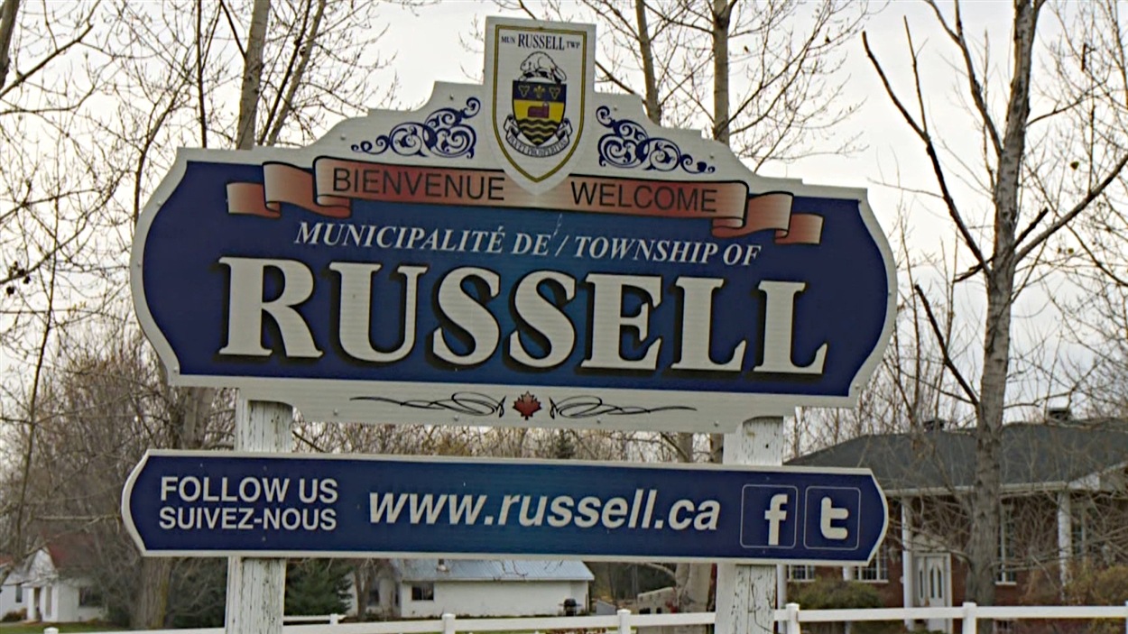 Le conseil municipal de Russell modifie sa prière | Radio-Canada