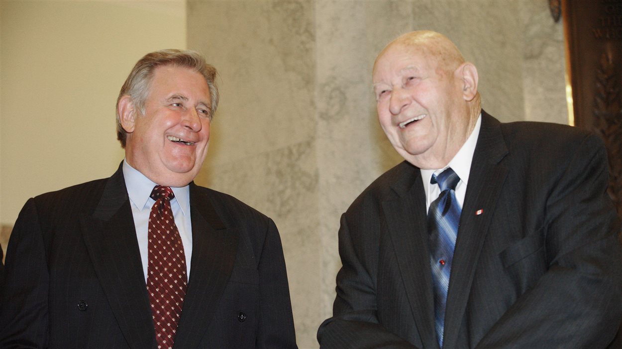 Mort de Phil Klein, ancien lutteur et père de Ralph Klein | Radio-Canada