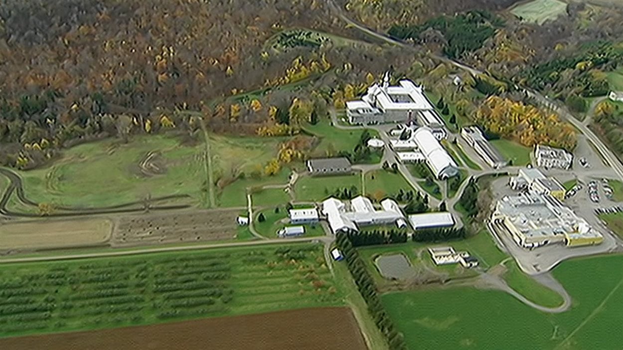 Les moines inquiets du sort du patrimoine de l'abbaye à Oka | Radio ...