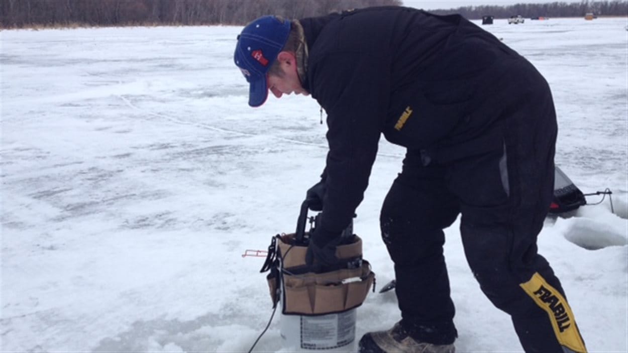 Les pêcheurs sur glace plus nombreux cette année au Manitoba | Radio-Canada