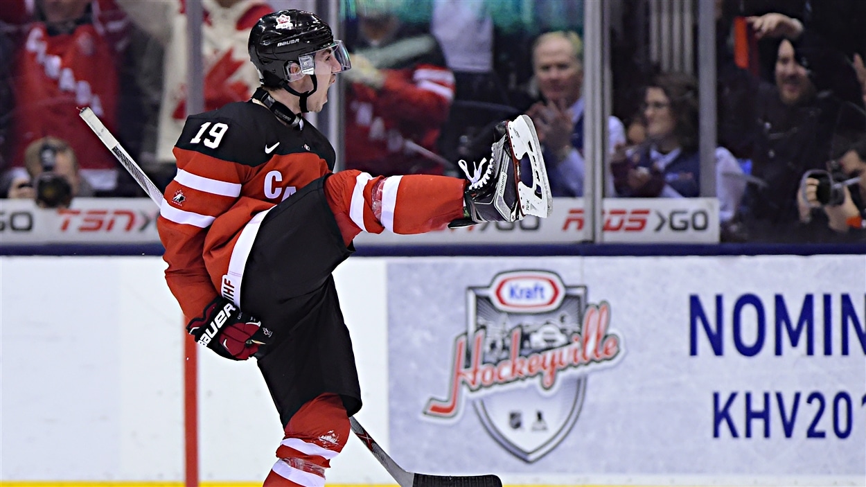 Petan marque 3 buts et le Canada passe en finale | Radio-Canada