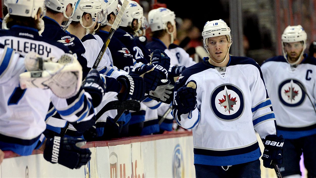 Quatrième victoire d'affilée pour les Jets | Radio-Canada