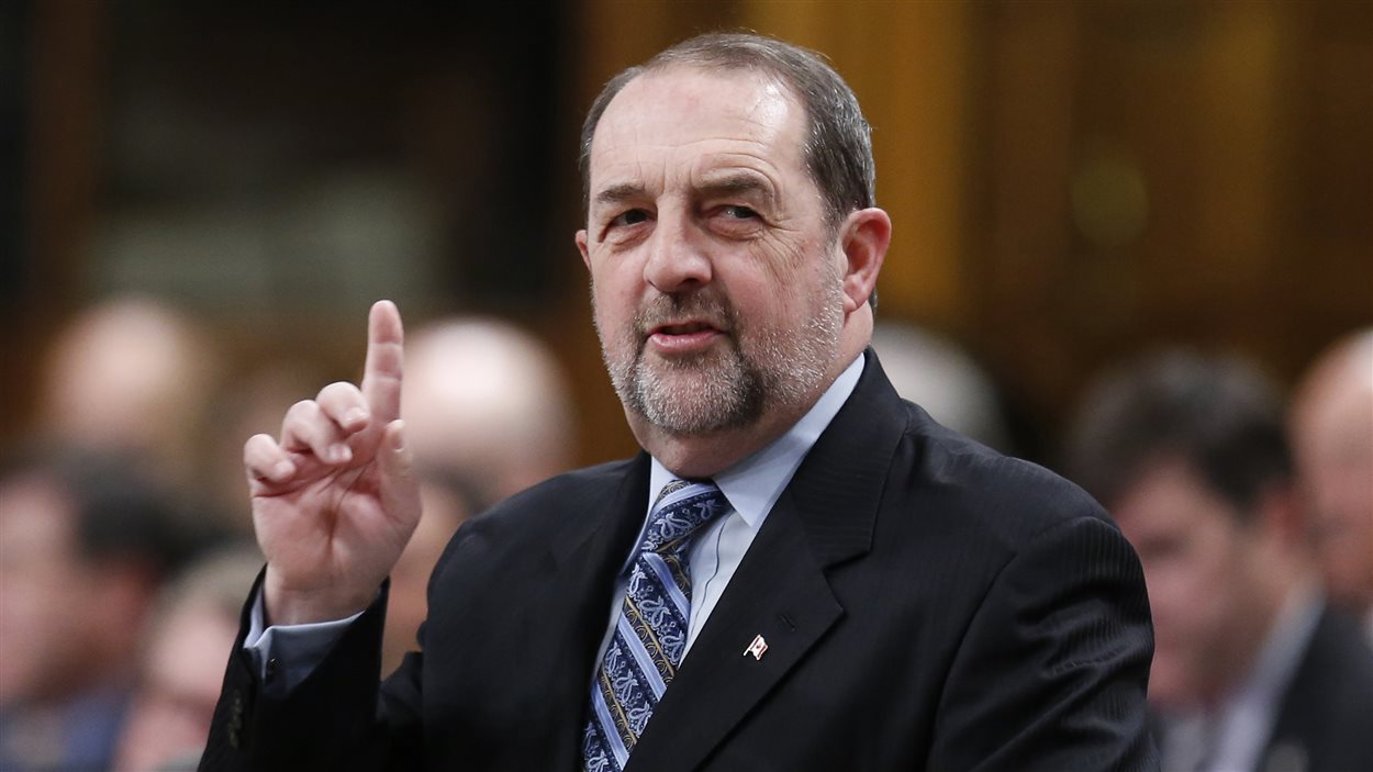 Le ministre Lebel appelle la FTQ à faire de la politique à visière ...