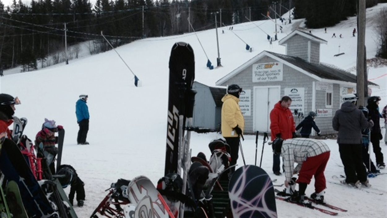 Le centre de ski Poley Mountain revient de loin | Radio-Canada