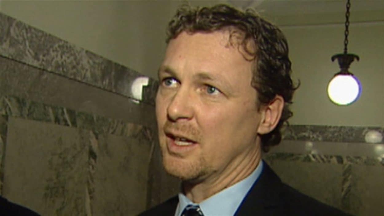 Deux autres députés conservateurs albertains quittent la politique ...