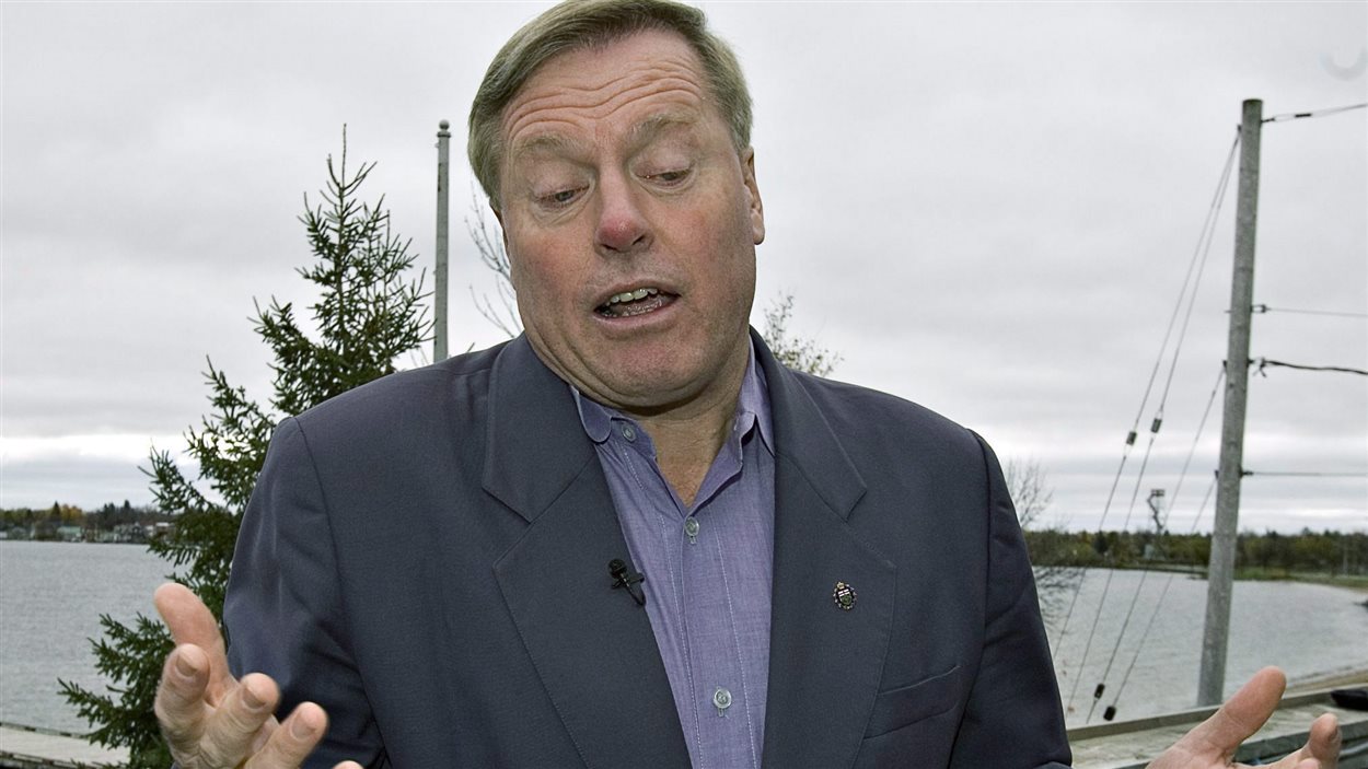 Retour en politique pour Howard Hampton? | Radio-Canada