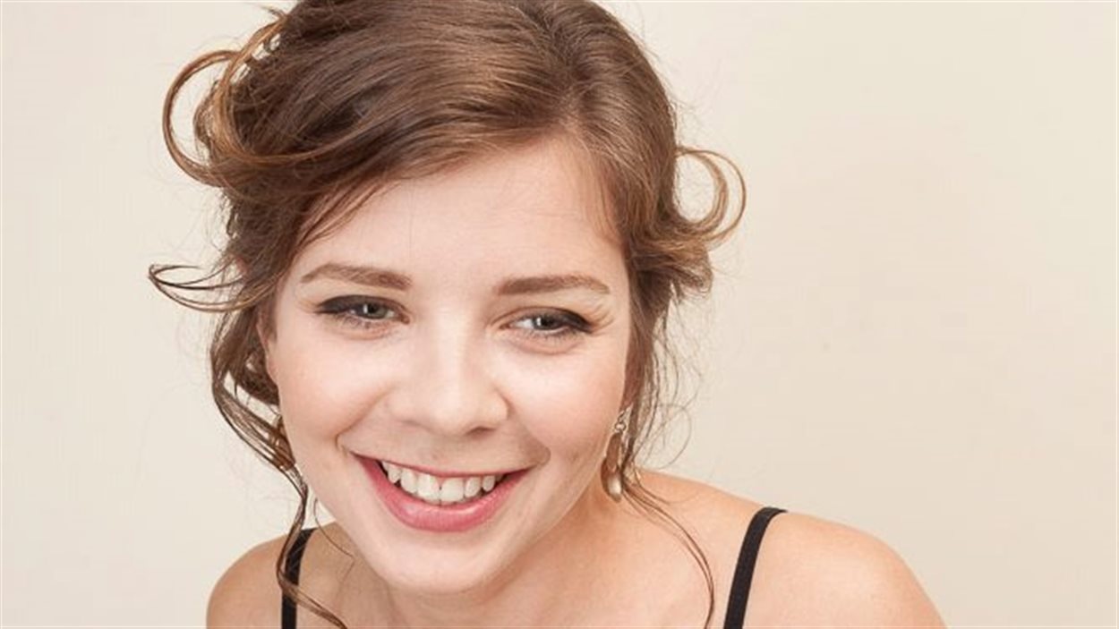 Hommages à Jennifer Logan, morte en buvant du thé | Radio-Canada