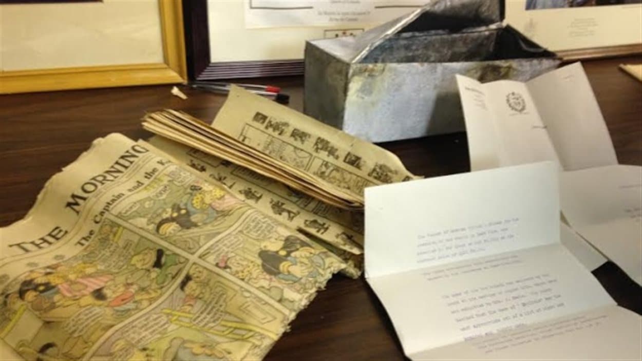 Une capsule témoin de près de 100 ans déterrée à Regina | Radio-Canada