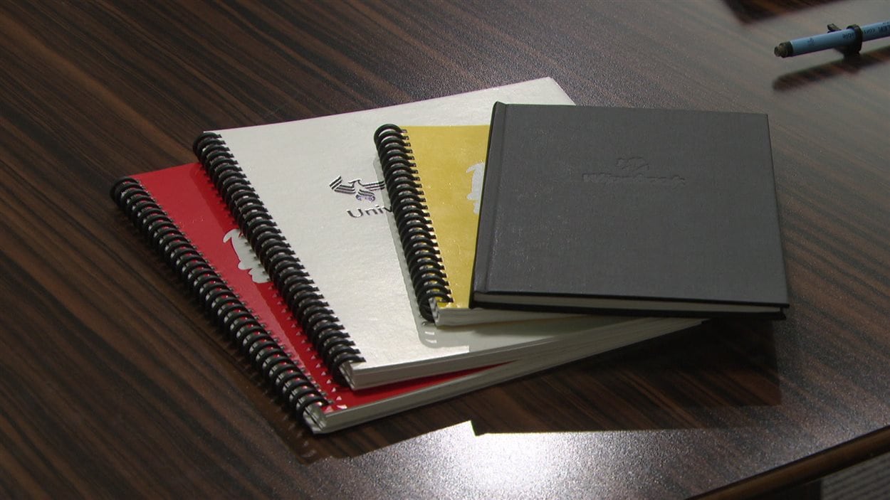 Un cahier de notes innovant et écologique : le Wipebook | Radio-Canada