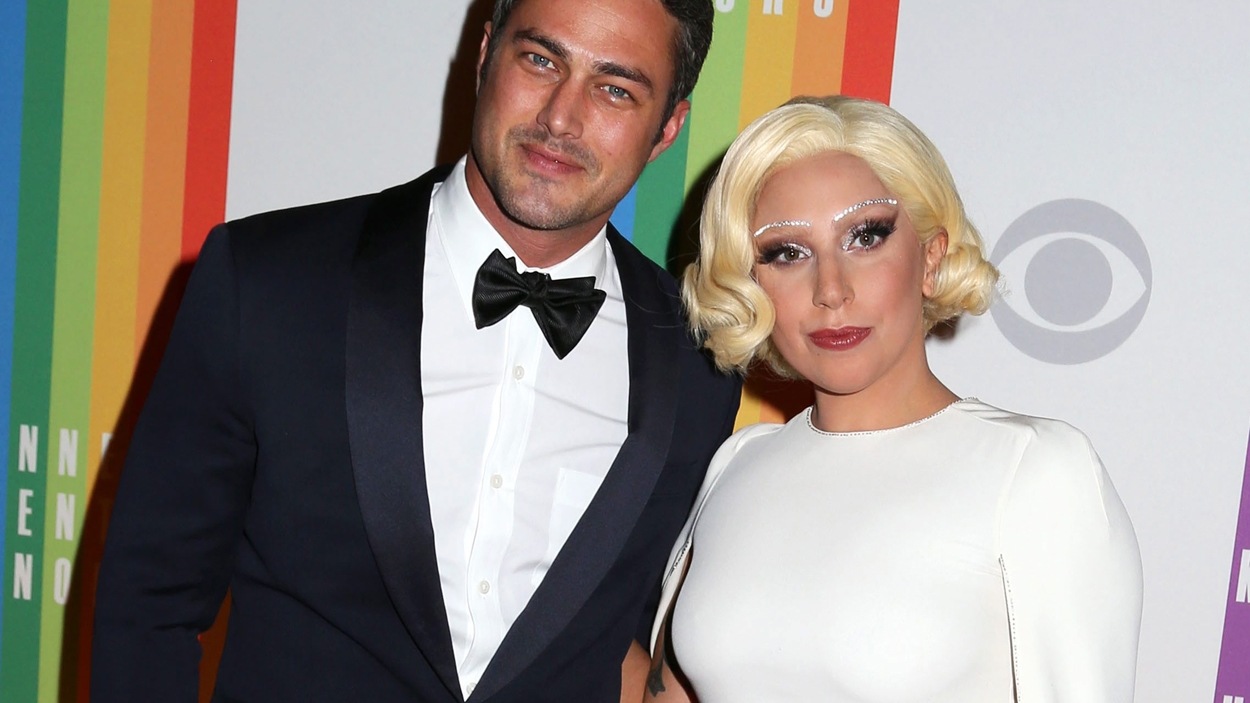 Lady Gaga fiancée à l'acteur Taylor Kinney | Radio-Canada