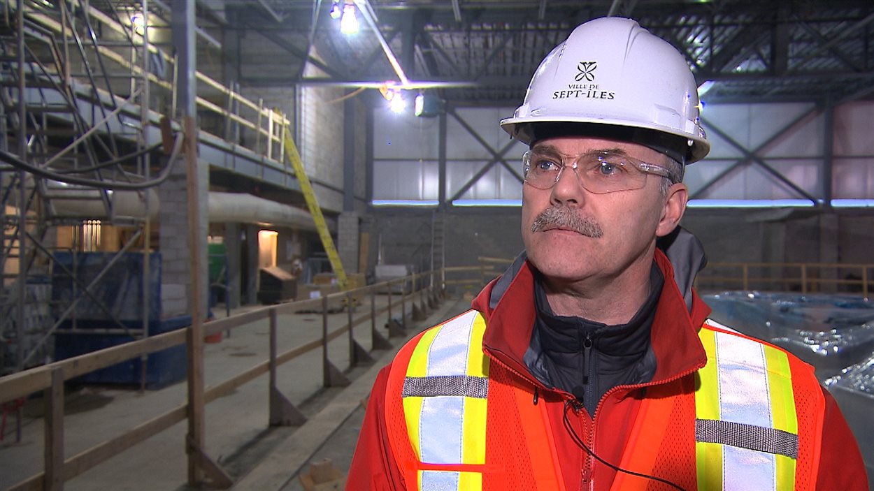 Tout baigne au chantier du complexe aquatique de Sept-Îles | Radio-Canada