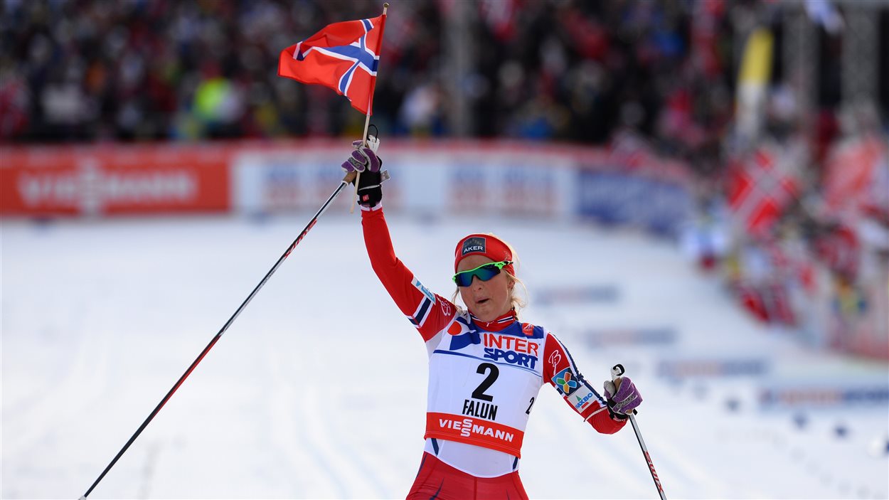 Troisième médaille d'or pour Johaug à Falun | Radio-Canada