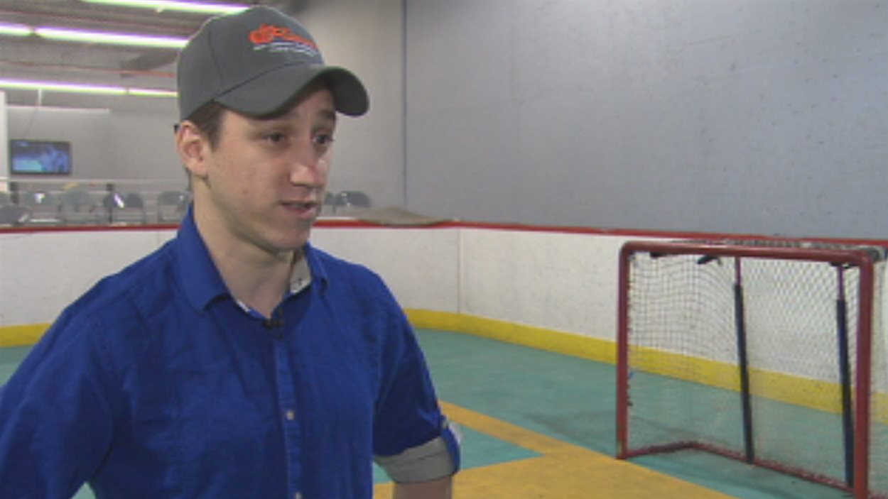 Une ligue de DEK hockey renaît de ses cendres | Radio-Canada