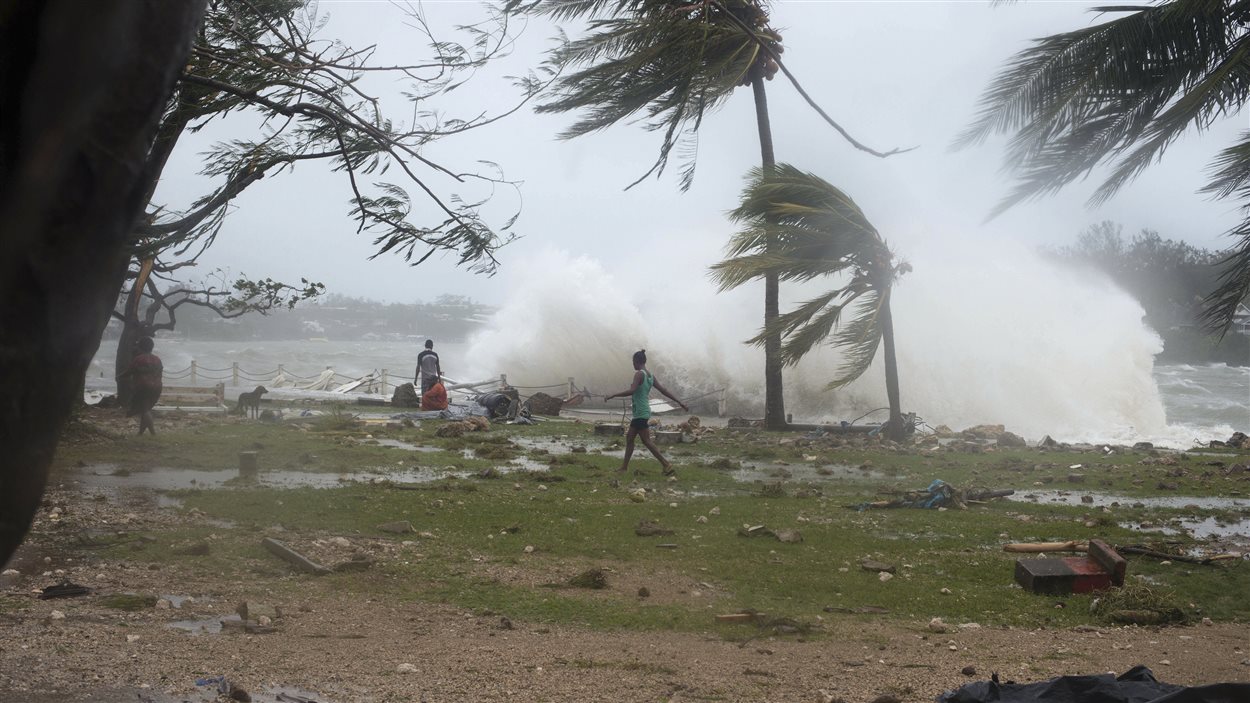 Un cyclone dévastateur frappe l'archipel de Vanuatu | Radio-Canada