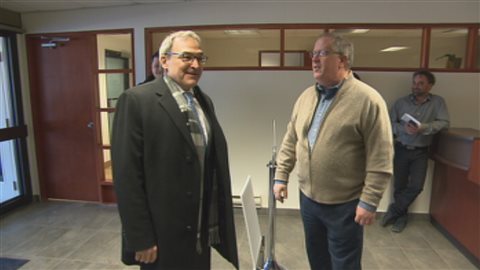 Martin Cauchon rencontre les employés du Progrès du Saguenay | Radio-Canada