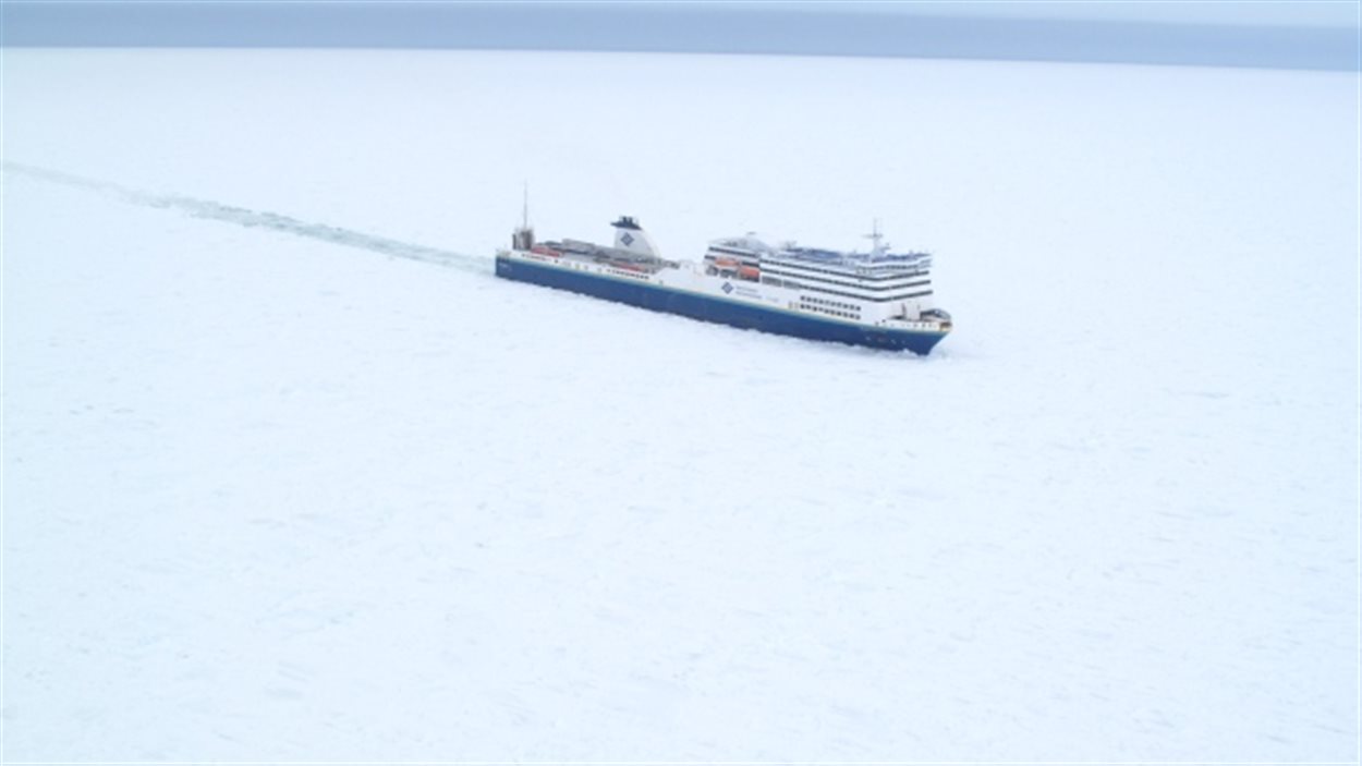 Deux jours dans la banquise pour les 40 passagers d'un traversier de ...