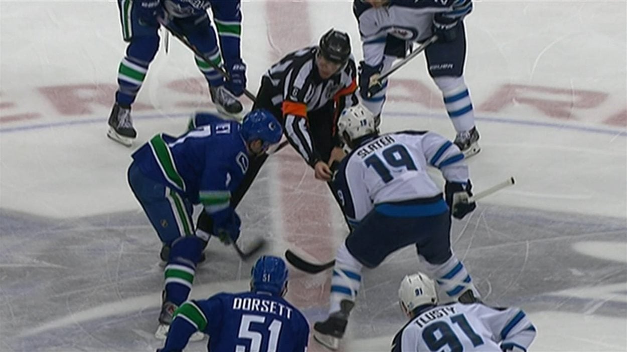 Les Jets s'inclinent face aux Canucks à Vancouver | Radio-Canada