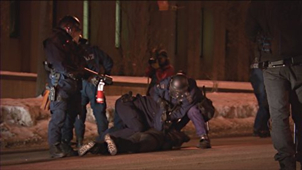 Près de 300 arrestations à Québec | Radio-Canada