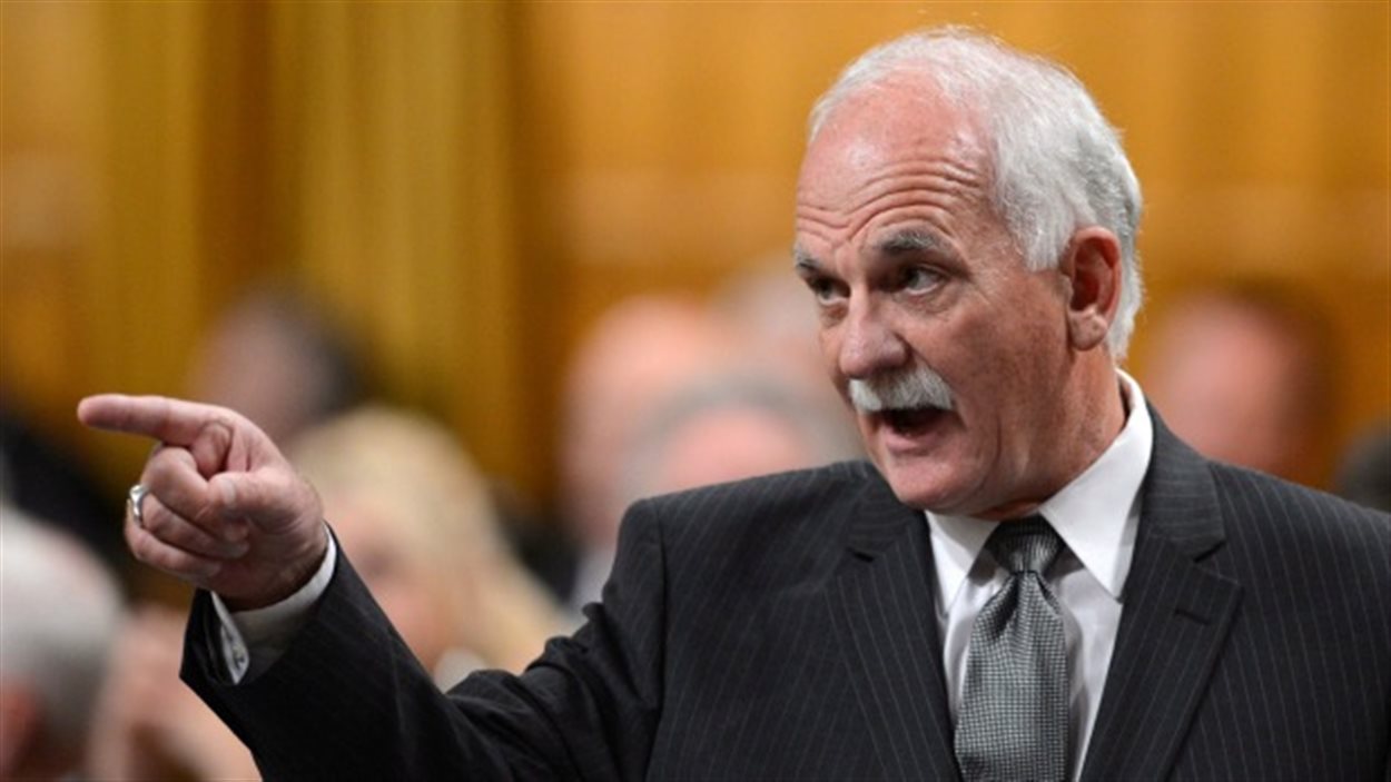 Le salaire du juge Vic Toews sera saisi pour une dette impayée | Radio ...