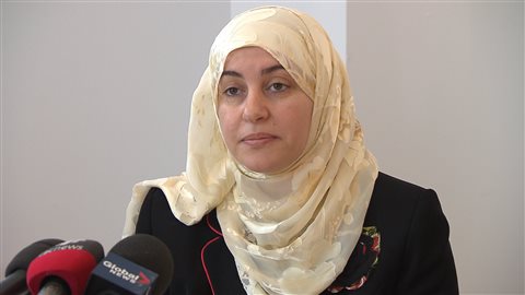 Hijab en cour : les avocats de Rania El-Alloul portent plainte | Radio ...
