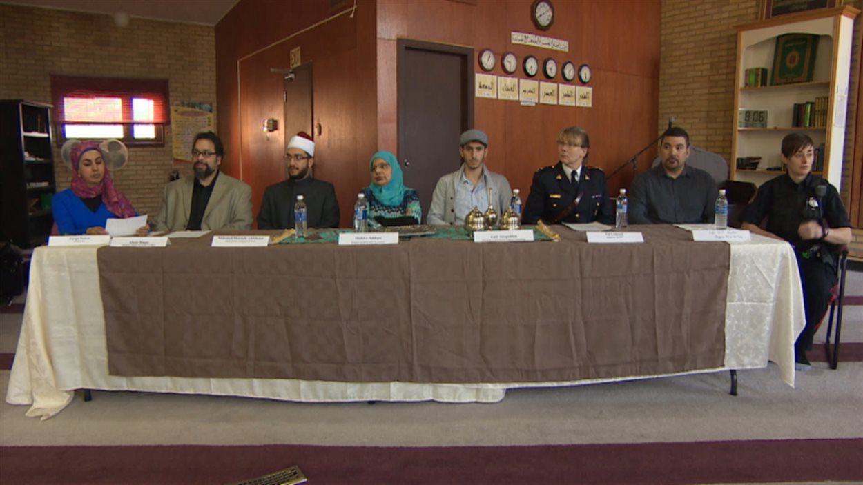 Collaboration entre la police et des musulmans de Regina contre la ...