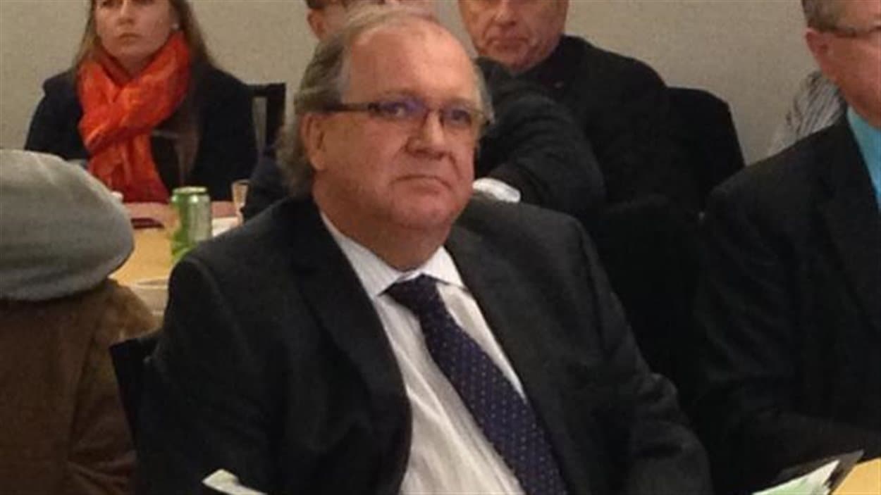 Zenabis : le ministre Valcourt rencontre la communauté | Radio-Canada