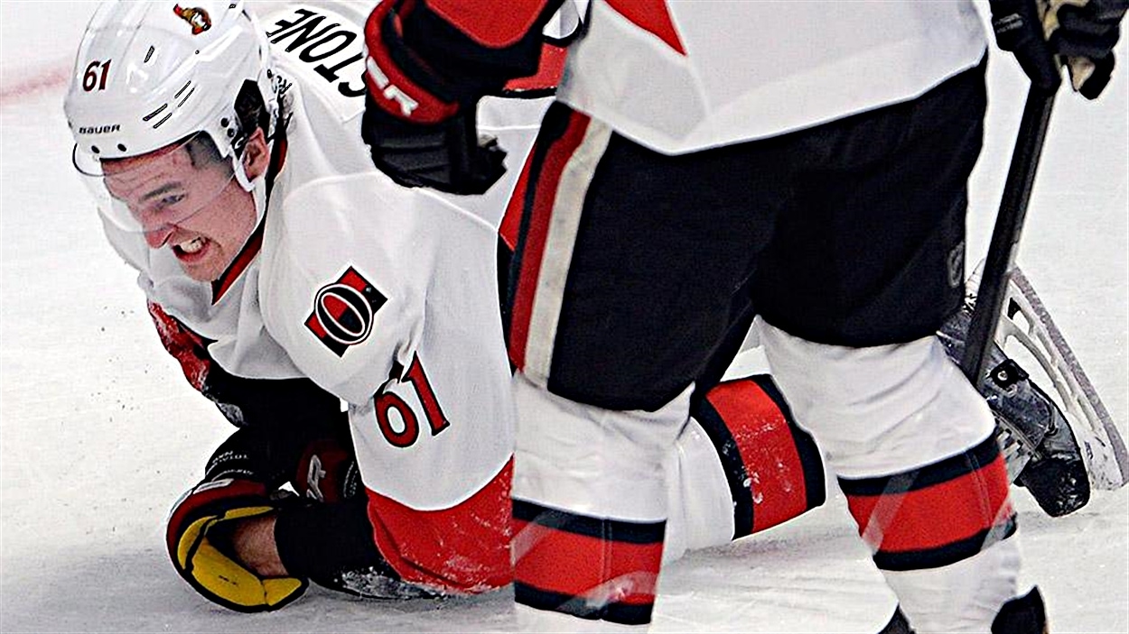 Microfracture pour Mark Stone des Sénateurs | Radio-Canada