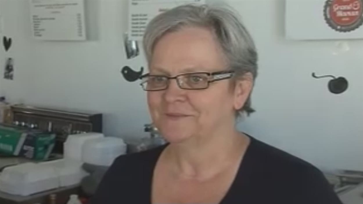 La démolition du Cinéma Charest entamée | Radio-Canada