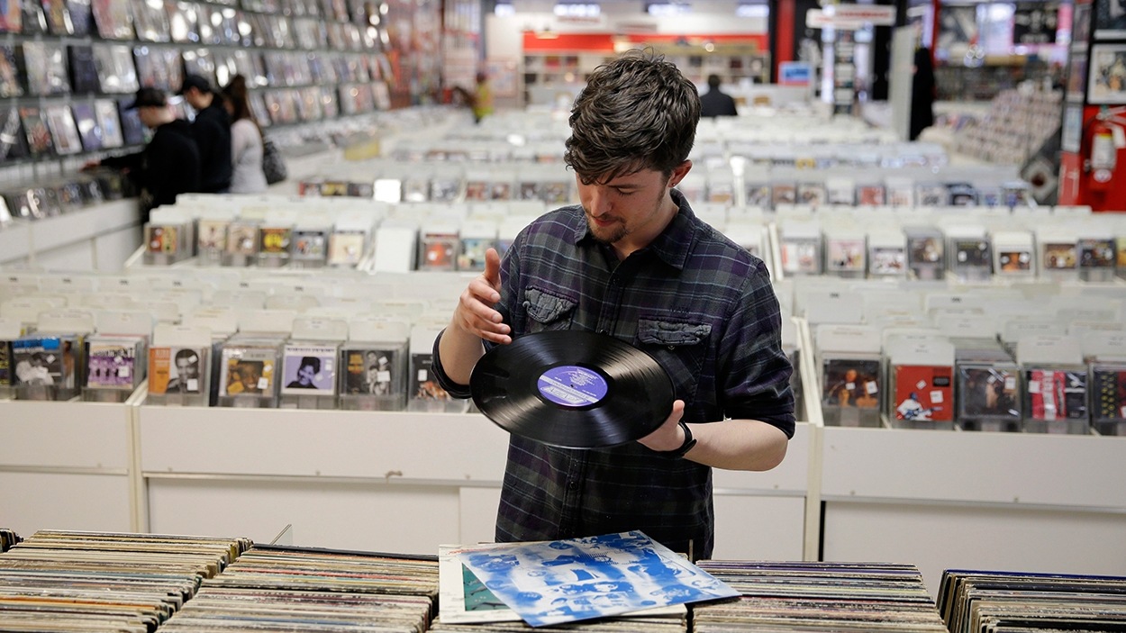 Le vinyle, dernier rempart à la dématérialisation de la musique | Radio ...