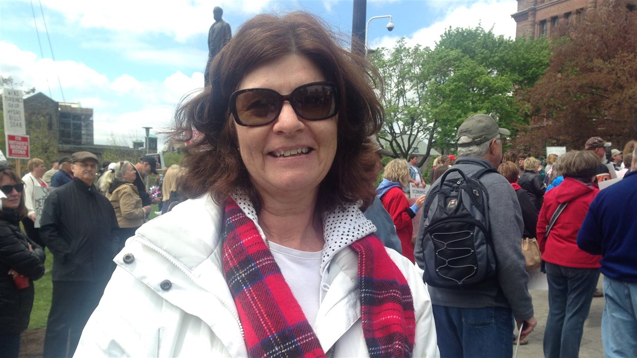 Manifestation contre la privatisation partielle de Hydro One | Radio-Canada