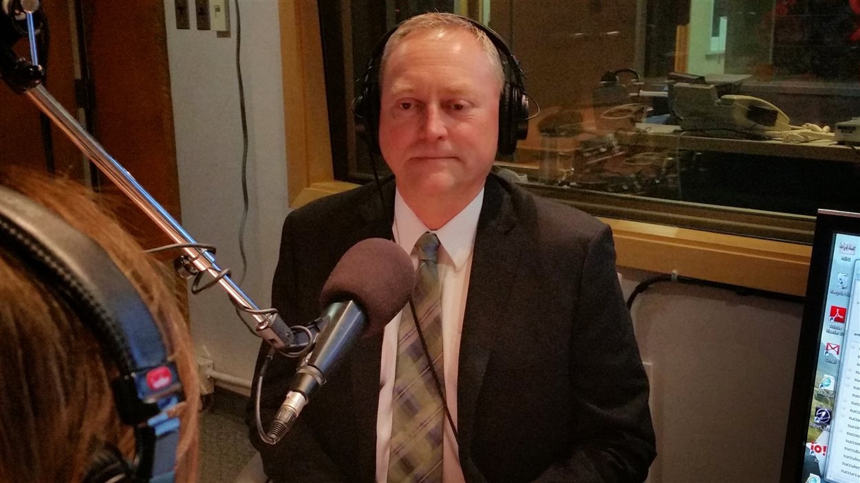 François Catellier prépare sa campagne dans St-Boniface | Radio-Canada