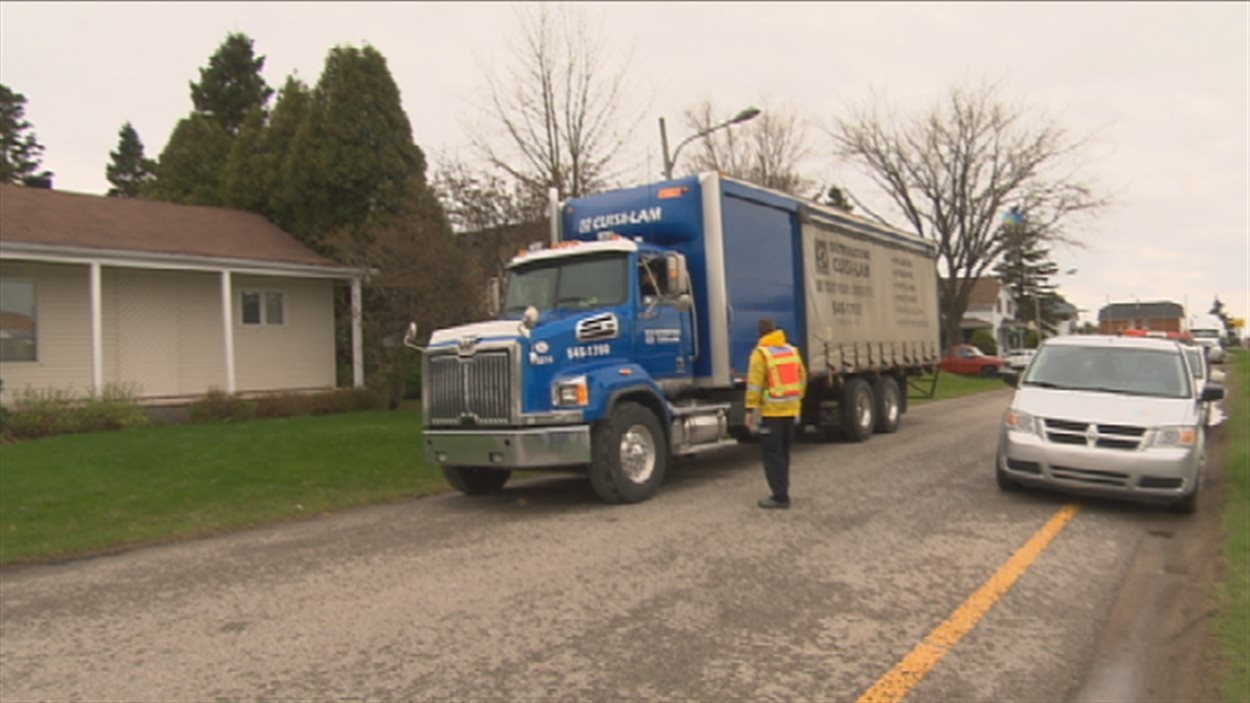 Contrôle routier Québec et Revenu Québec vérifient les véhicules lourds ...
