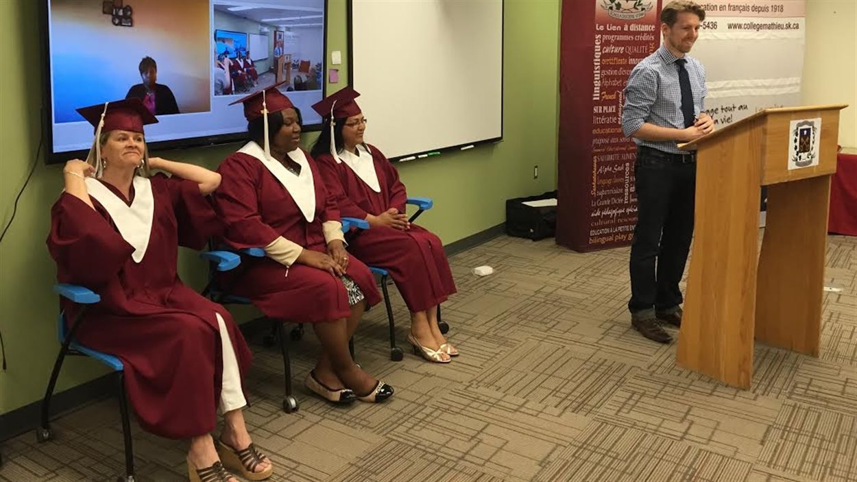 5 nouvelles diplômées pour le Collège Mathieu | Radio-Canada