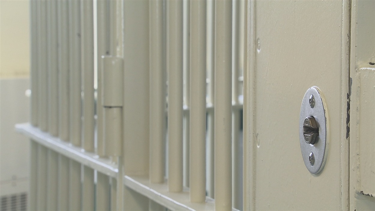 Des détenus logés dans le gymnase de la prison de Rimouski | Radio-Canada