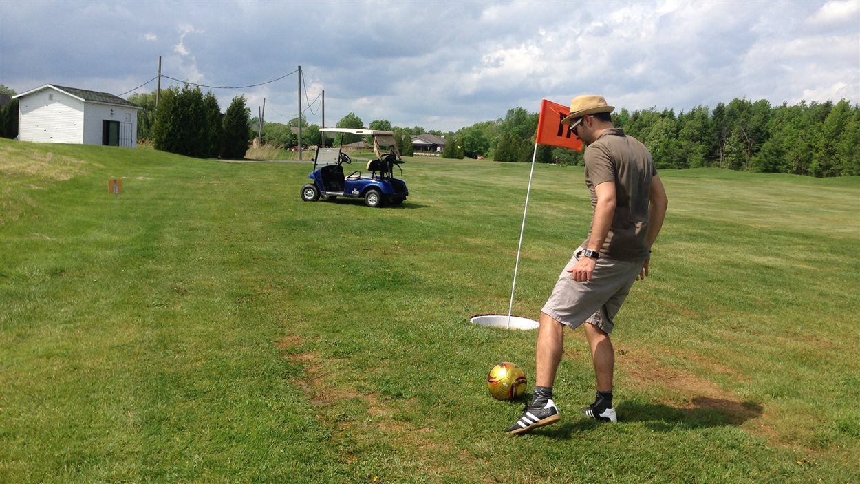 Le FootGolf : du soccer pour relancer les terrains de golf | Radio-Canada