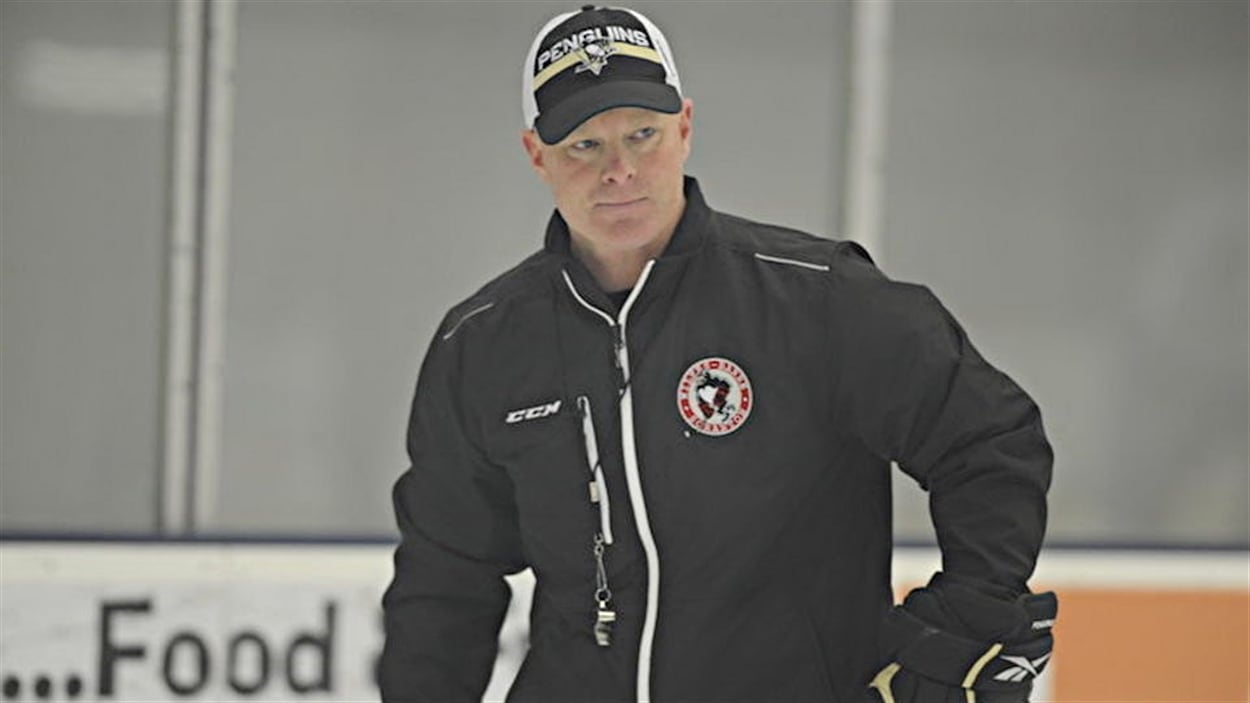 John Hynes serait le choix des Devils | Radio-Canada