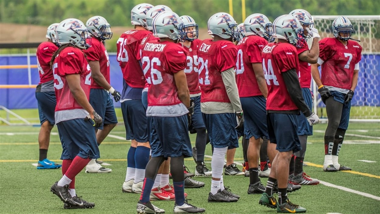 Les Alouettes retiennent les footballeurs québécois | Radio-Canada