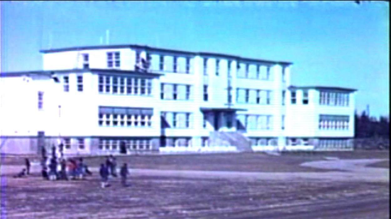 Pensionnats autochtones : le conseil des Innus d'Uashat-Maliotenam ...