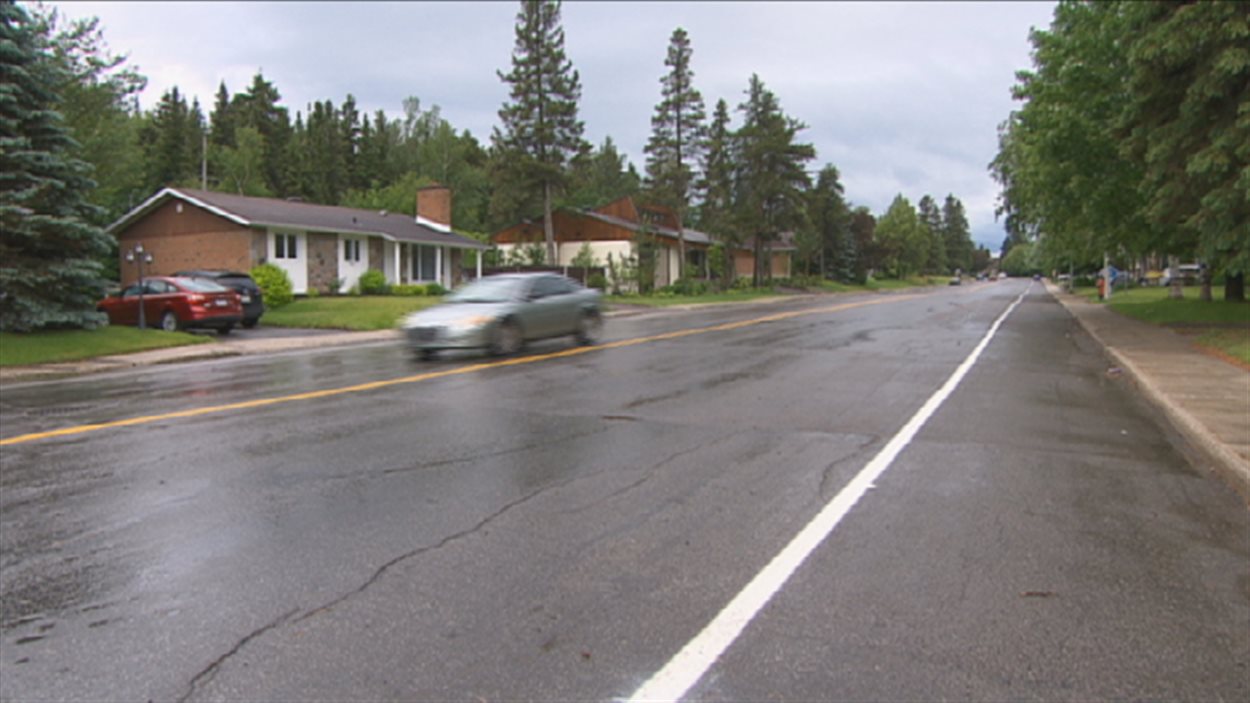 Une nouvelle bande cyclable ajoutée sur la rue Bégin | Radio-Canada