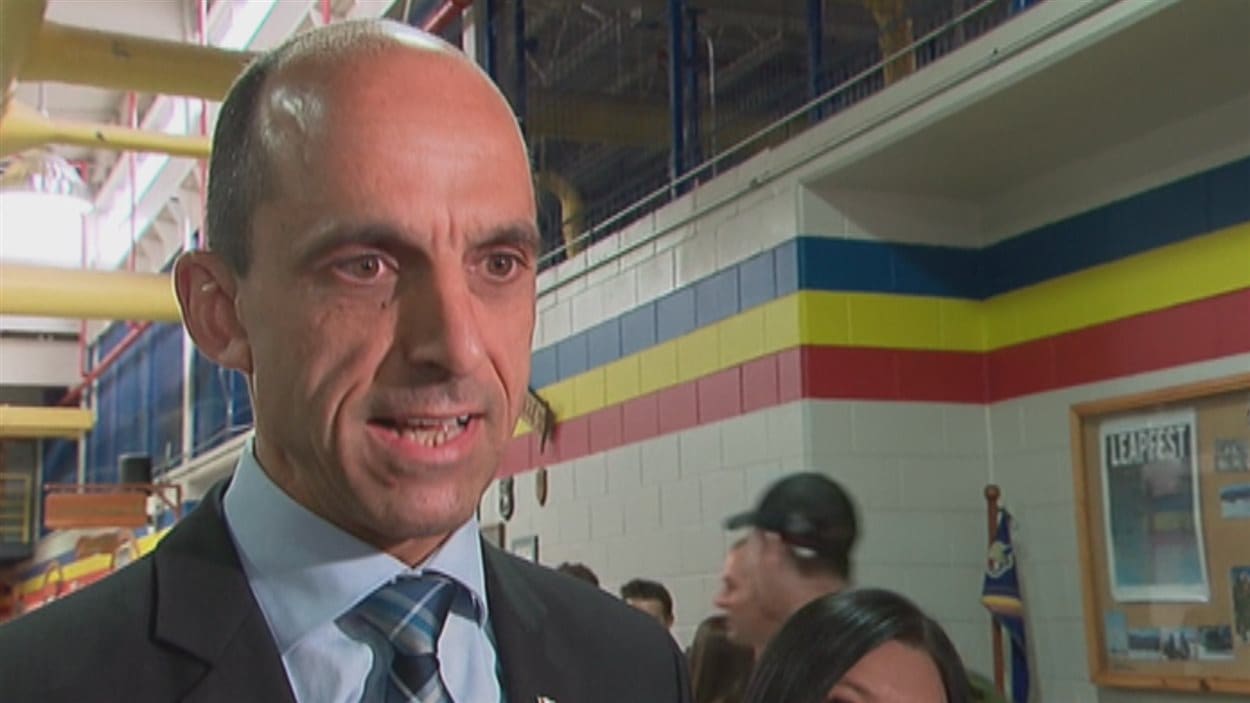 Steven Blaney disposé à rencontrer les agents correctionnels | Radio-Canada