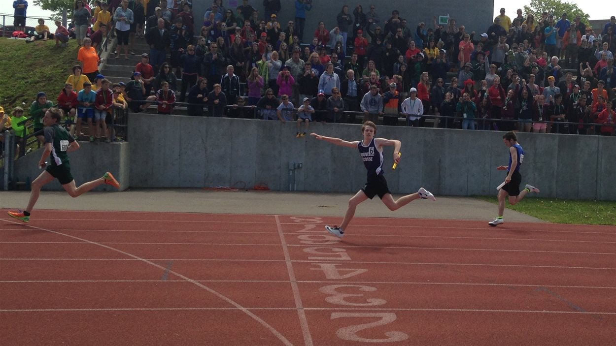 Le Sud-Est rayonne dans les courses à relais 4x100 m | Radio-Canada