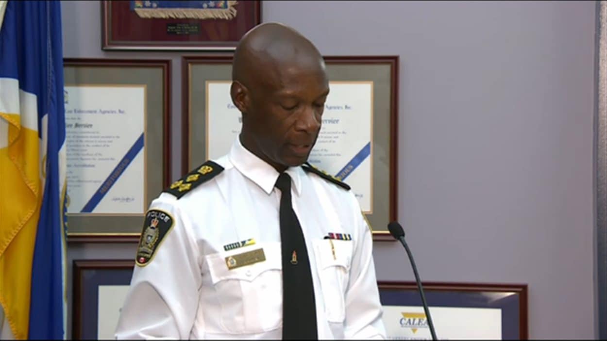 Des policiers dans les autobus de Winnipeg | Radio-Canada