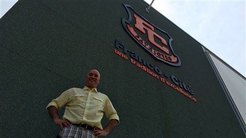 Sturgeon Falls : Luc Larocque sous toutes ses coutures | Radio-Canada