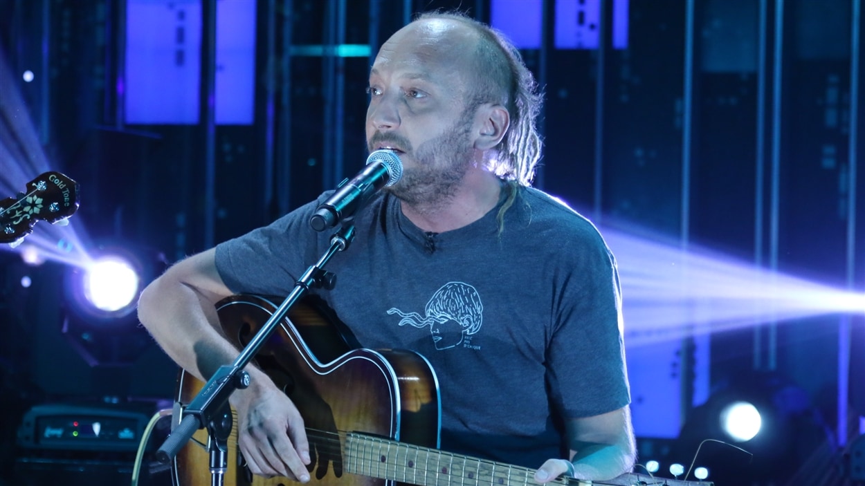 Bernard Adamus en tête d'affiche de la 12e édition du FRIMAT | Radio-Canada