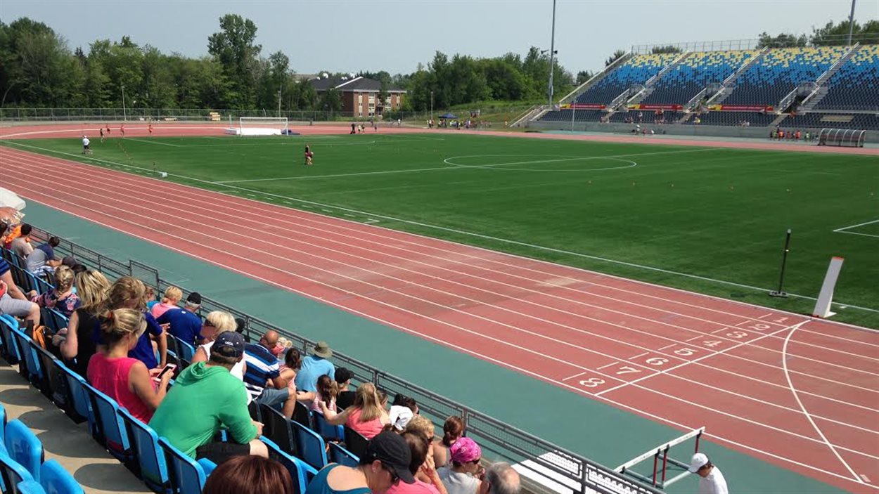 Des centaines de jeunes athlètes rivalisent de force et d'adresse à ...
