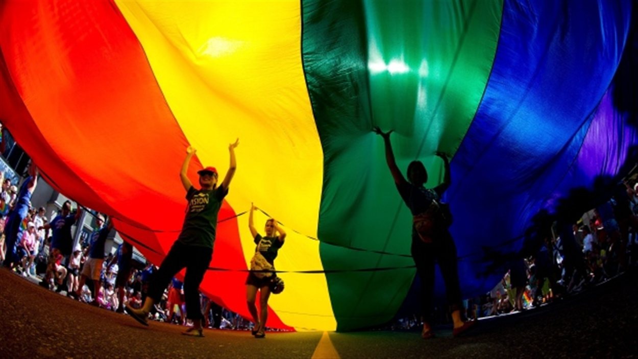 Les festivals de la Fierté gaie allient militantisme et culture | Radio ...
