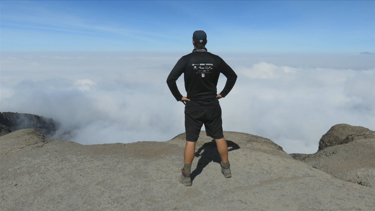Un Sherbrookois gravit le Kilimandjaro en mémoire de son père | Radio ...