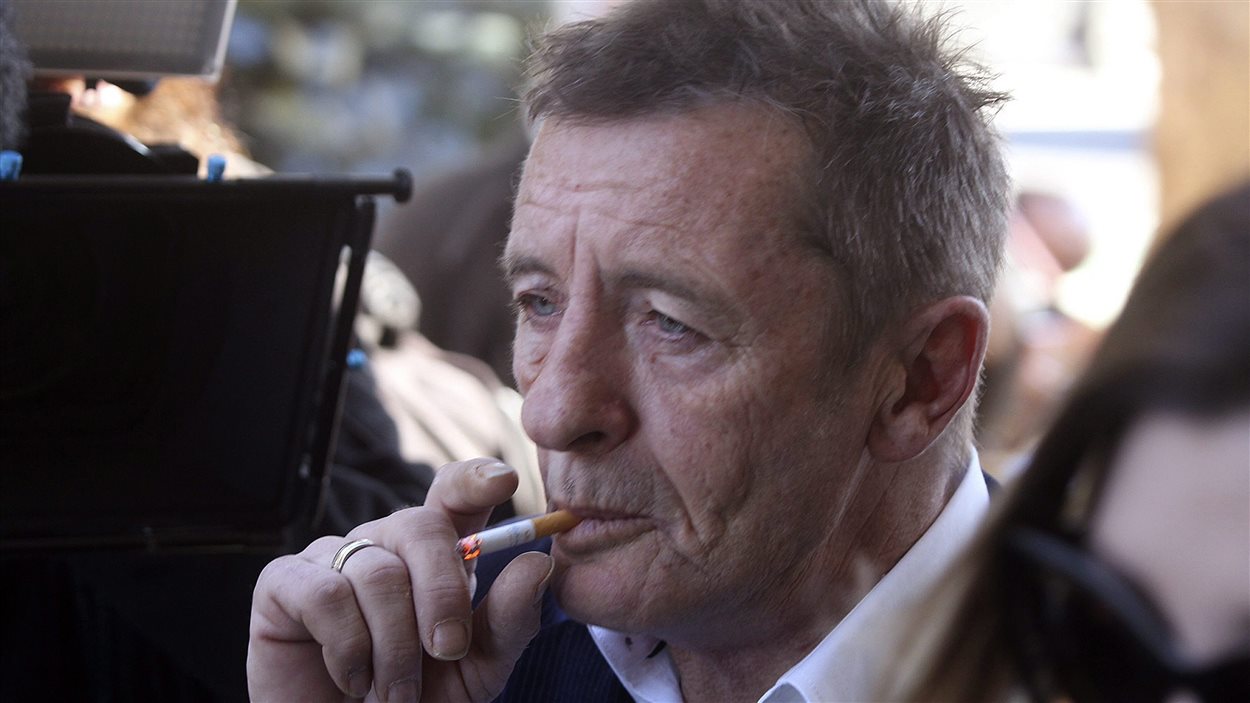 De mal en pis pour le batteur d'AC/DC Phil Rudd | Radio-Canada