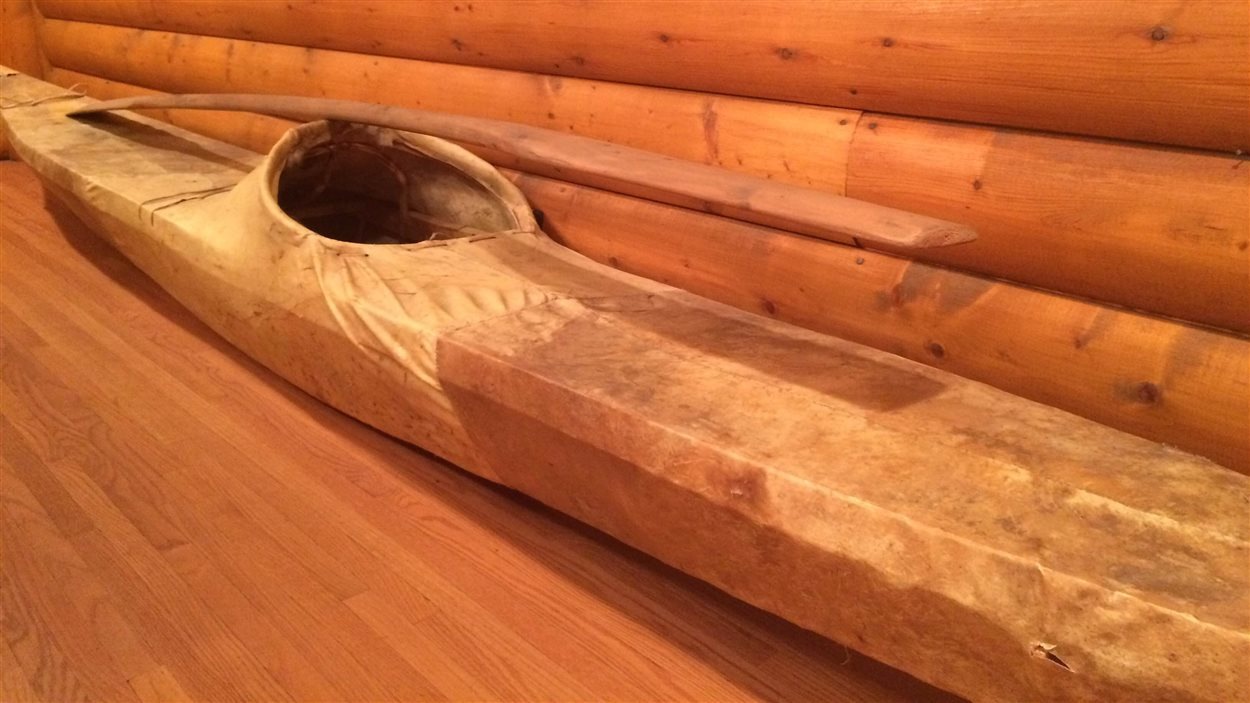Un kayak inuit découvert dans un sous-sol à Edmonton | Radio-Canada